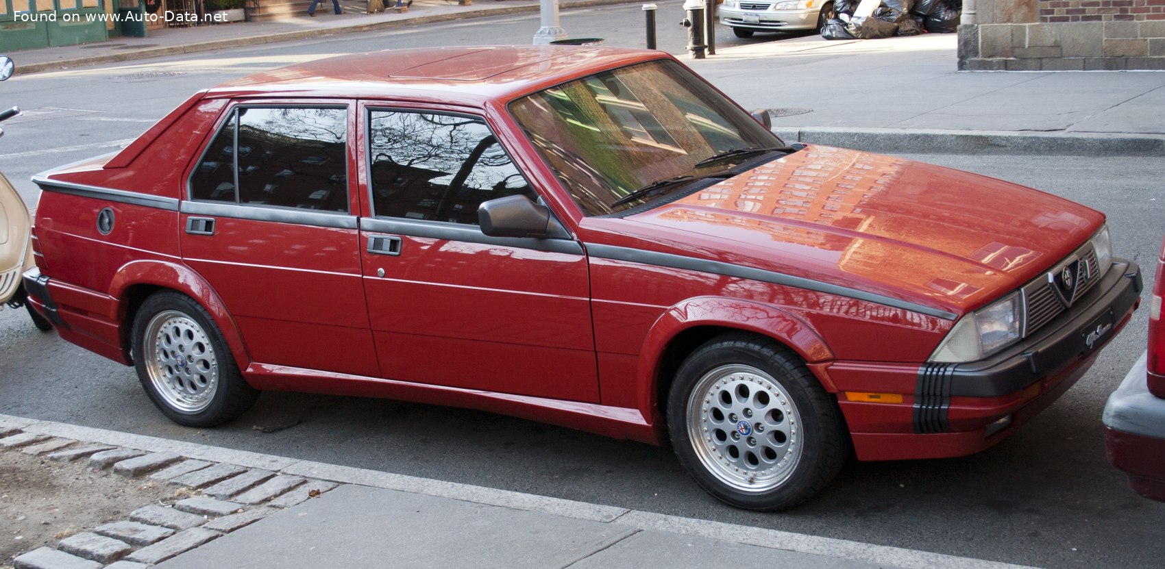 Alfa Romeo 75 (162 B) 1.6 (110 Hp)
